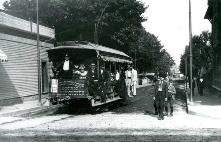 The First Rhode Island Electric Trolleys: Woonsocket and Newport ...